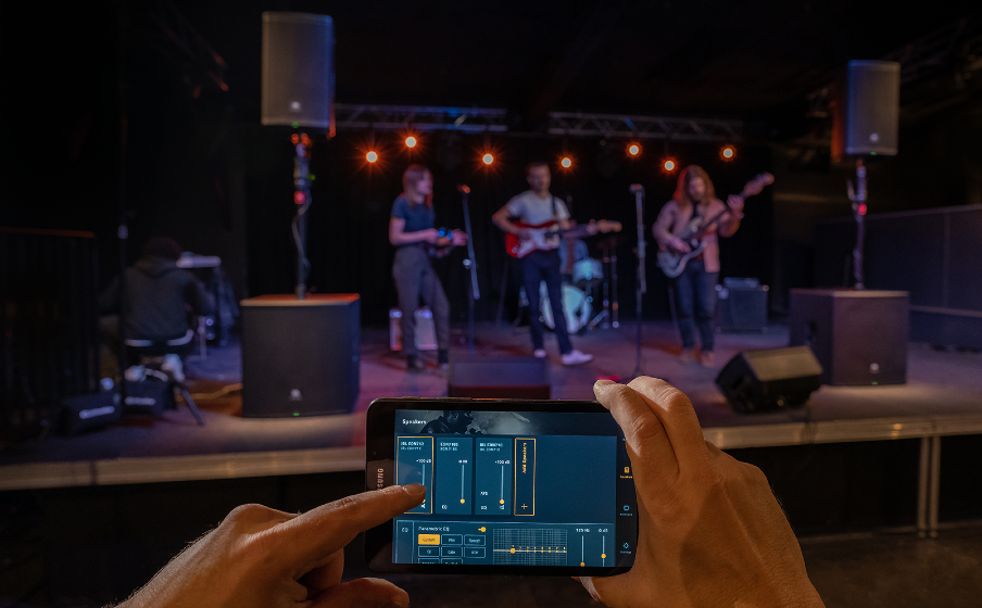 JBL EON715 | 15-inch Powered PA Speaker with Bluetooth